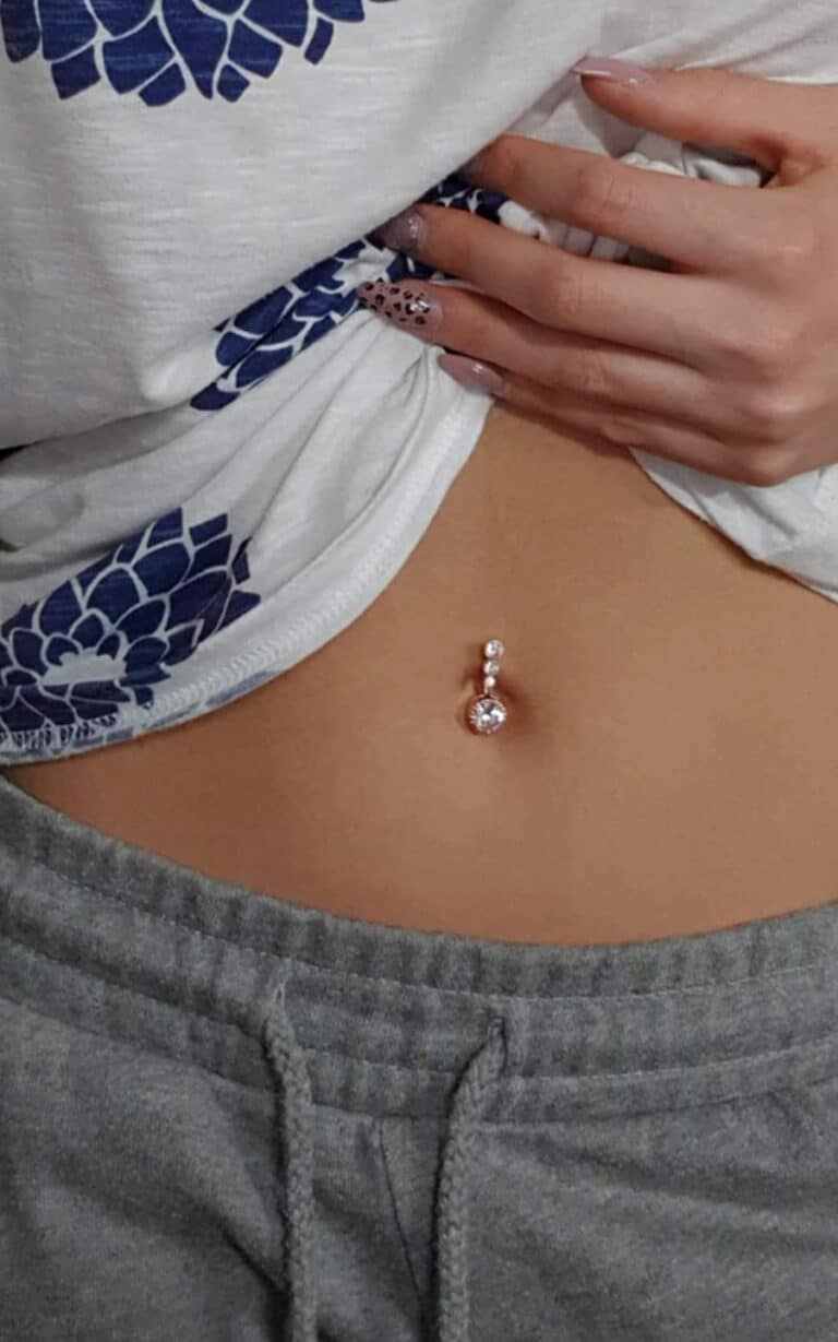 Piercing sur le nombril pour femme : choix, prix, douleur ...