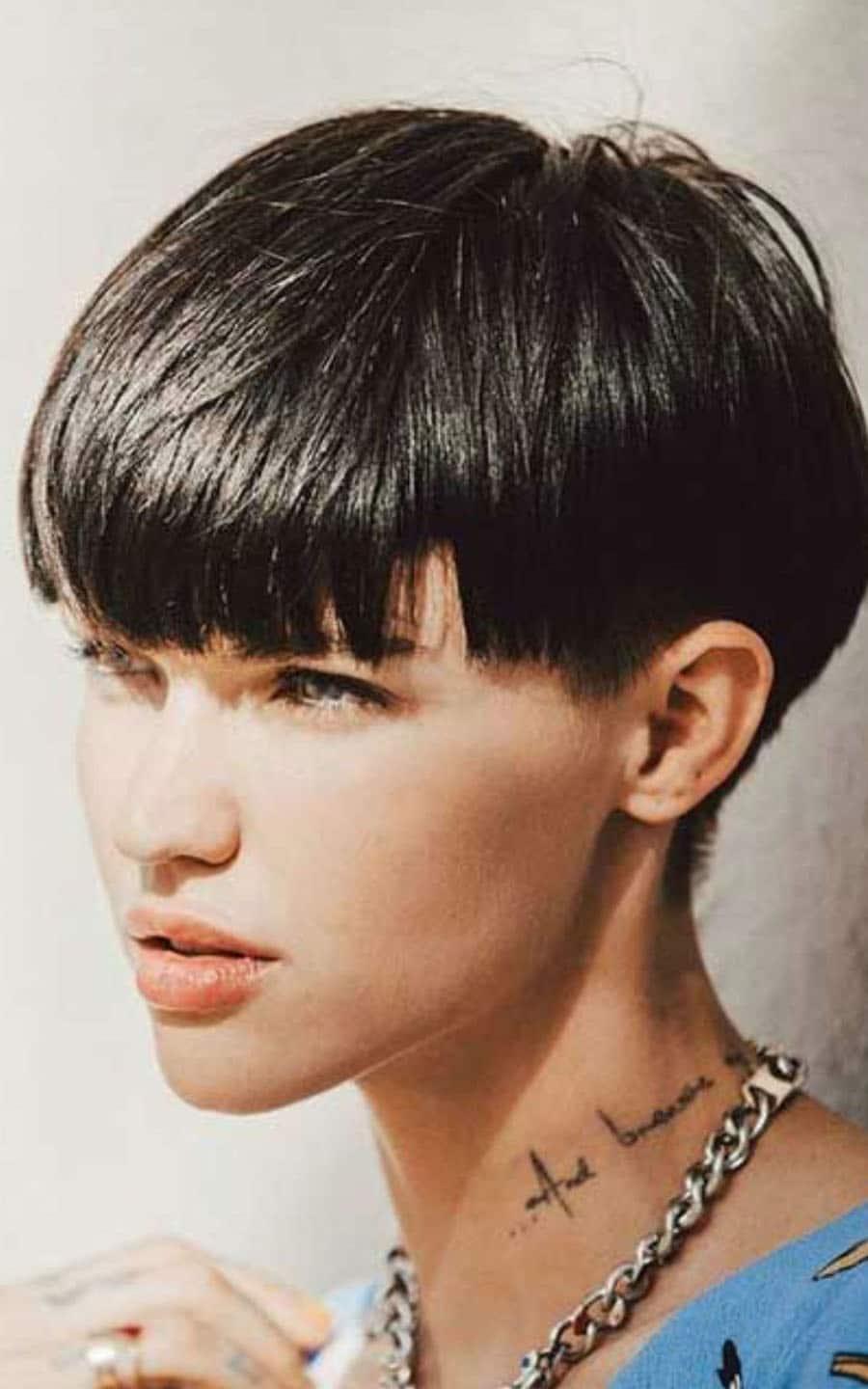 Coupe de cheveux boule pour femme : Idées de coiffure, conseils et ...