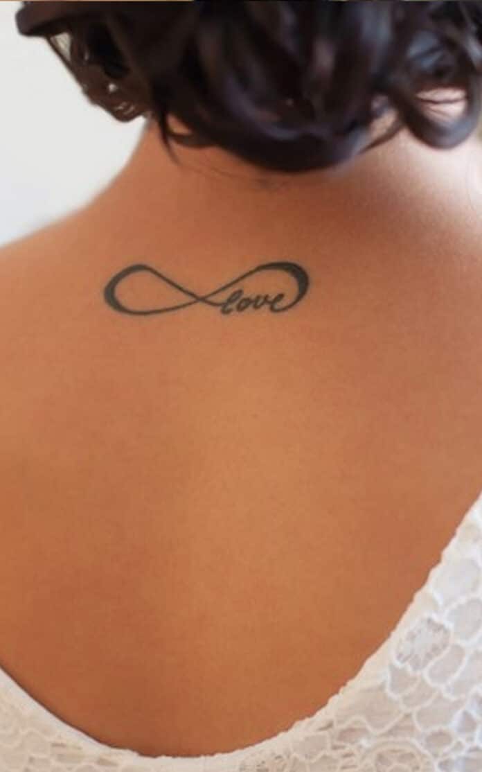 Tatouage infini pour femme : Idées, inspiration et signification - Les ...